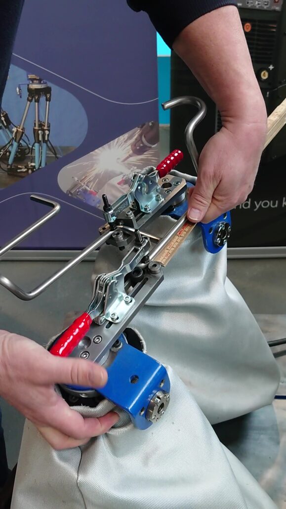 Flexible welding table - FlexHex Robot flexible fixture welding