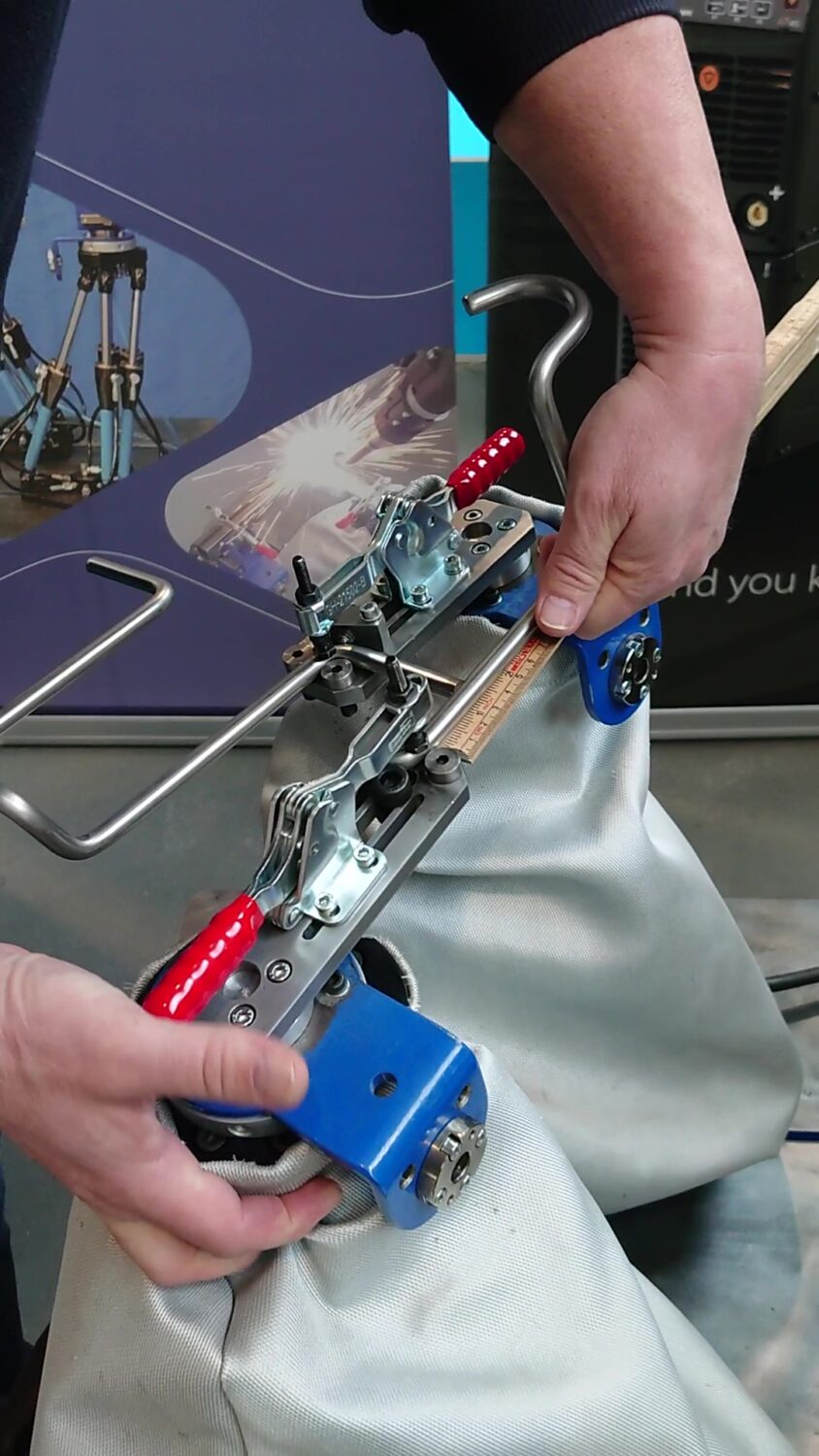 Flexible welding table - FlexHex Robot flexible fixture welding